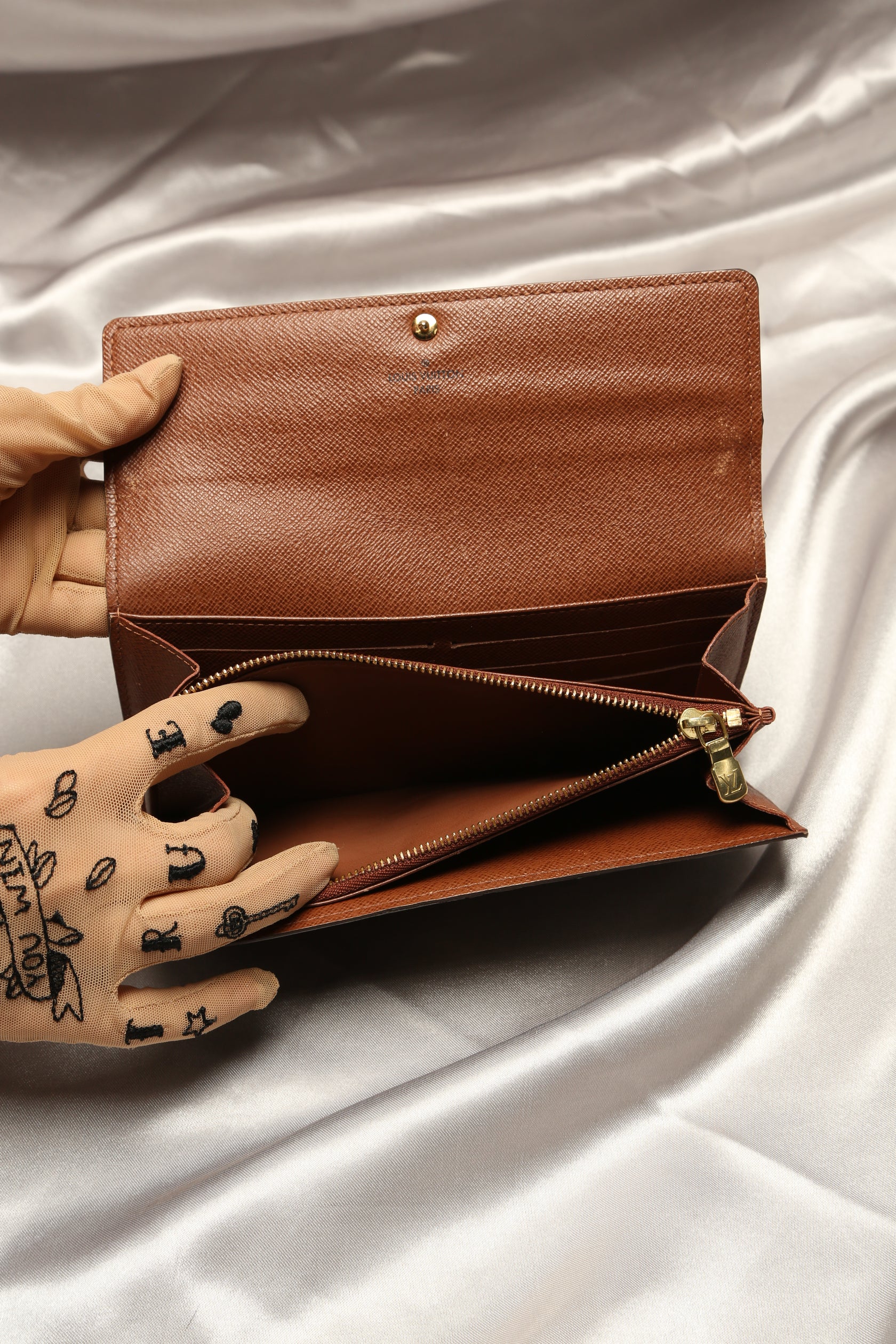 LOUIS VUITTON Monogram Sarah Wallet – Vintylux