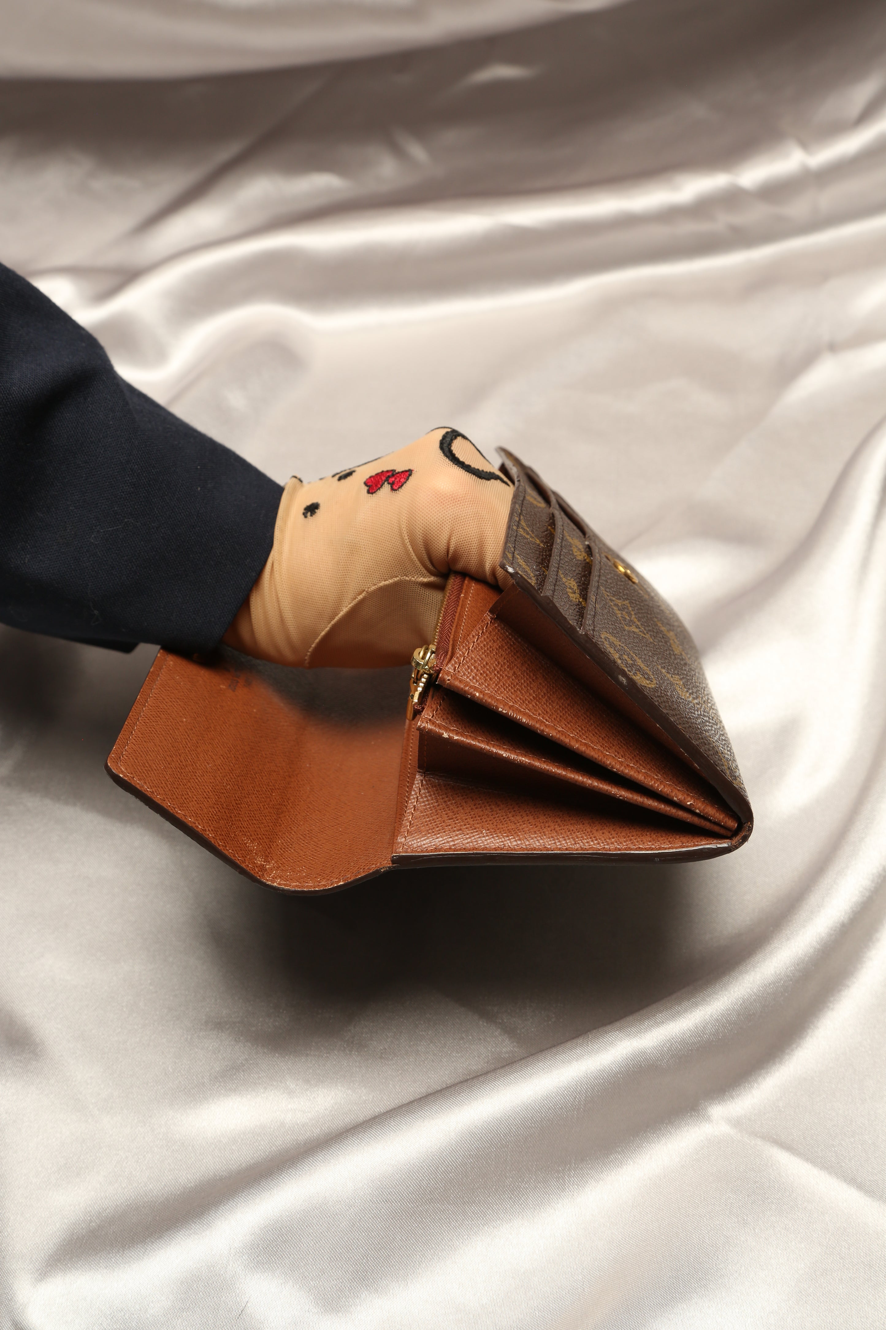 LOUIS VUITTON Monogram Sarah Wallet – Vintylux